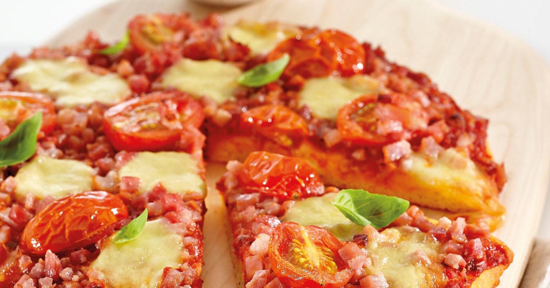 Bacon and Baby Bocconcini Pizza Recipe | myfoodbook