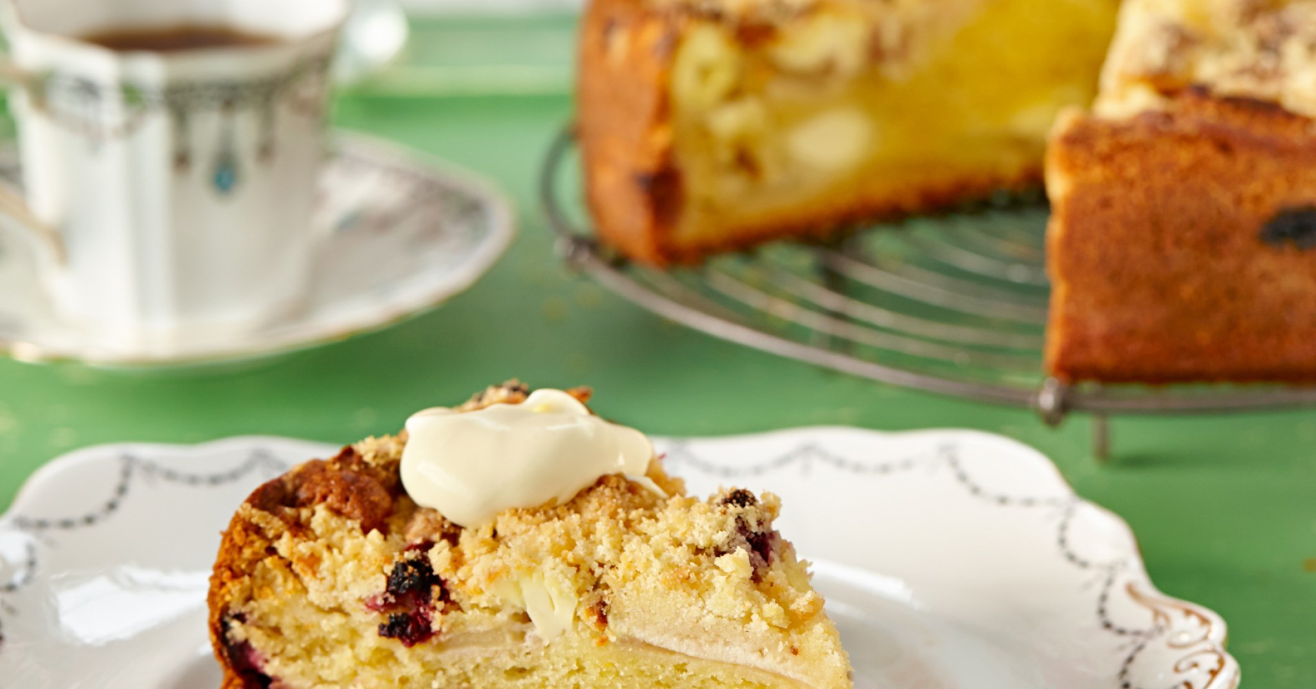 Apple and Raspberry Crumble Cake Recipe | myfoodbook