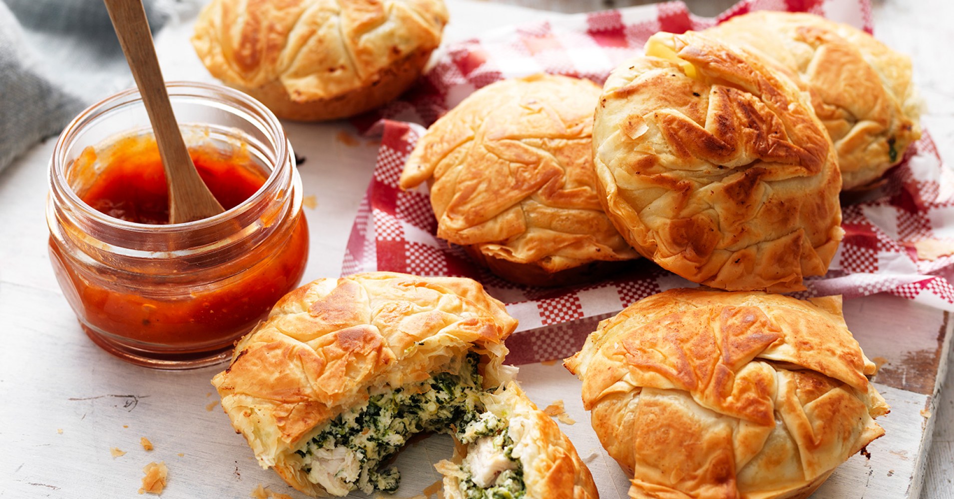 Pie Maker Chicken, Spinach and Ricotta Filo Pies Recipe | myfoodbook