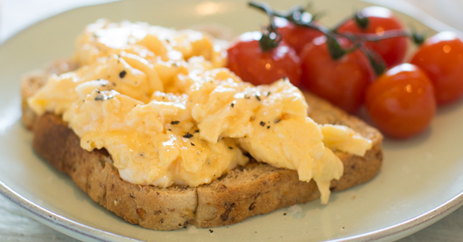 Basic Scrambled Eggs Recipe | myfoodbook