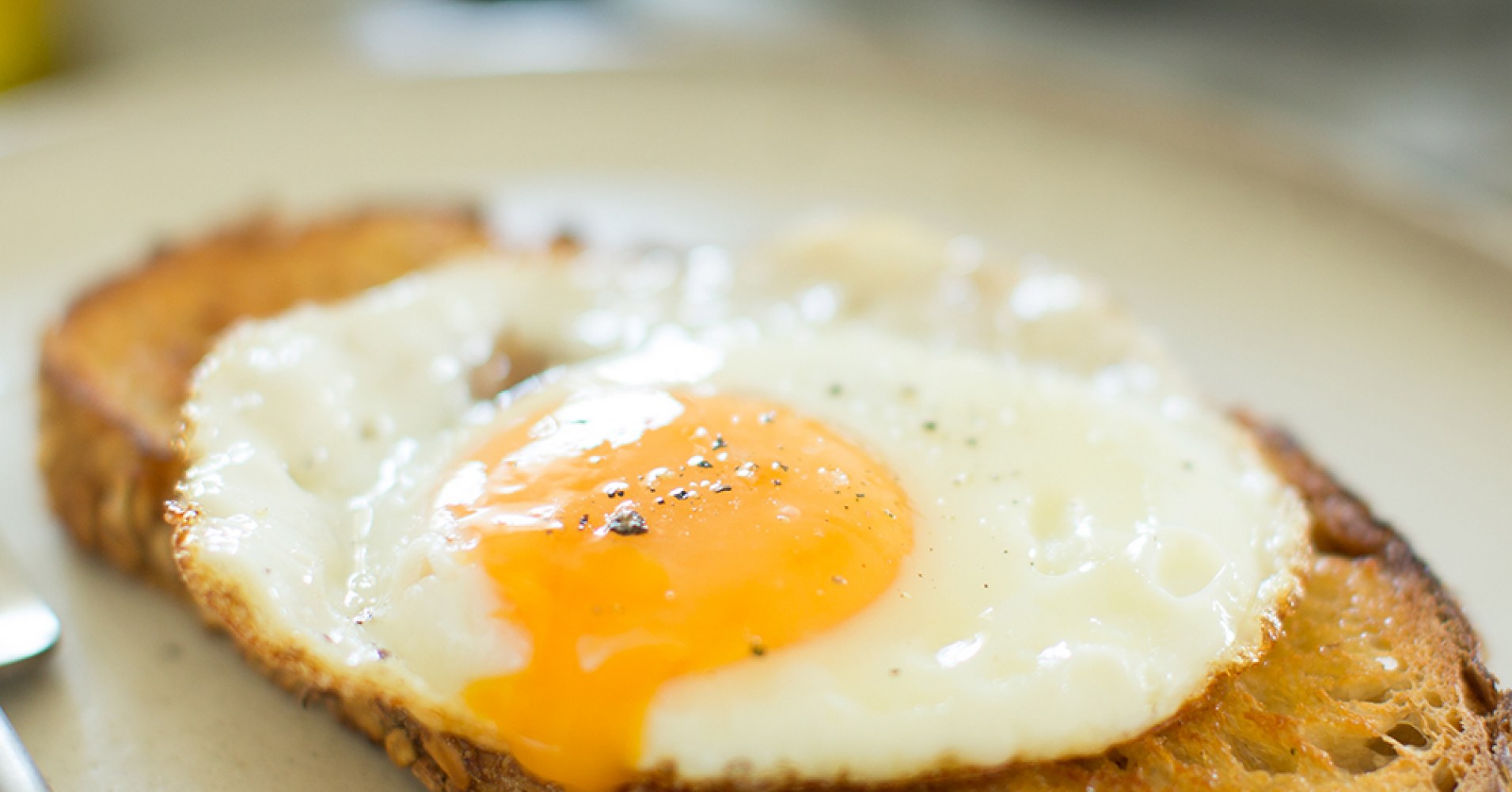 How to fry an egg Recipe | myfoodbook How to fry eggs sunny side up